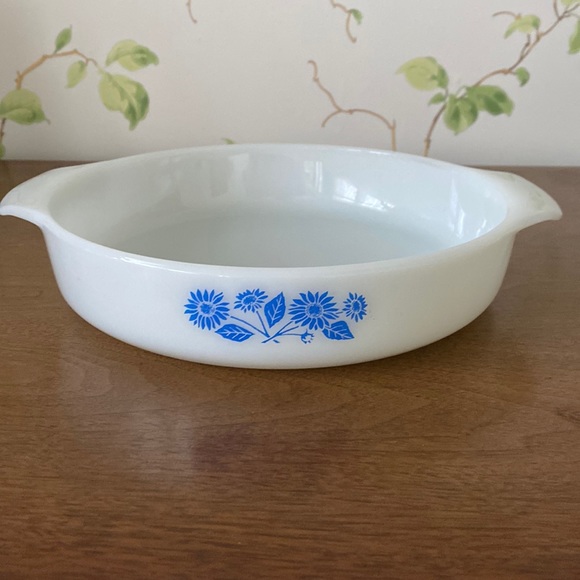 Vintage | Kitchen | Fire King Blue Cornflower 429 Round 9 Milk Glass ...